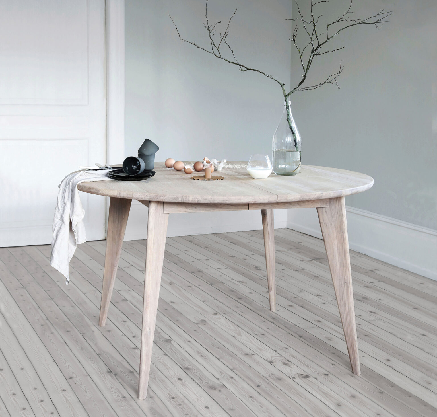 Viken round dining table - ygg&lyng